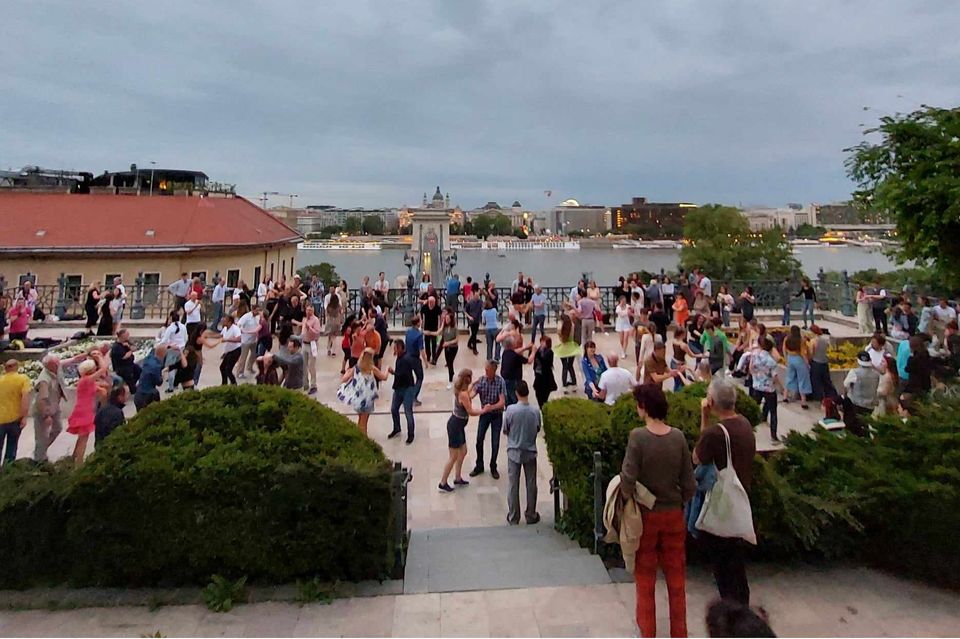 Sunset Dance Picnic in Budapest – Salsa & Dance Picnic by Chain Bridge ...