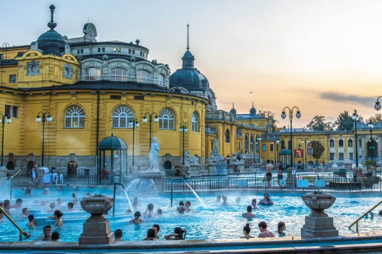 Széchenyi Thermal Bath: Budapest's aquatic gem - BudAPPest