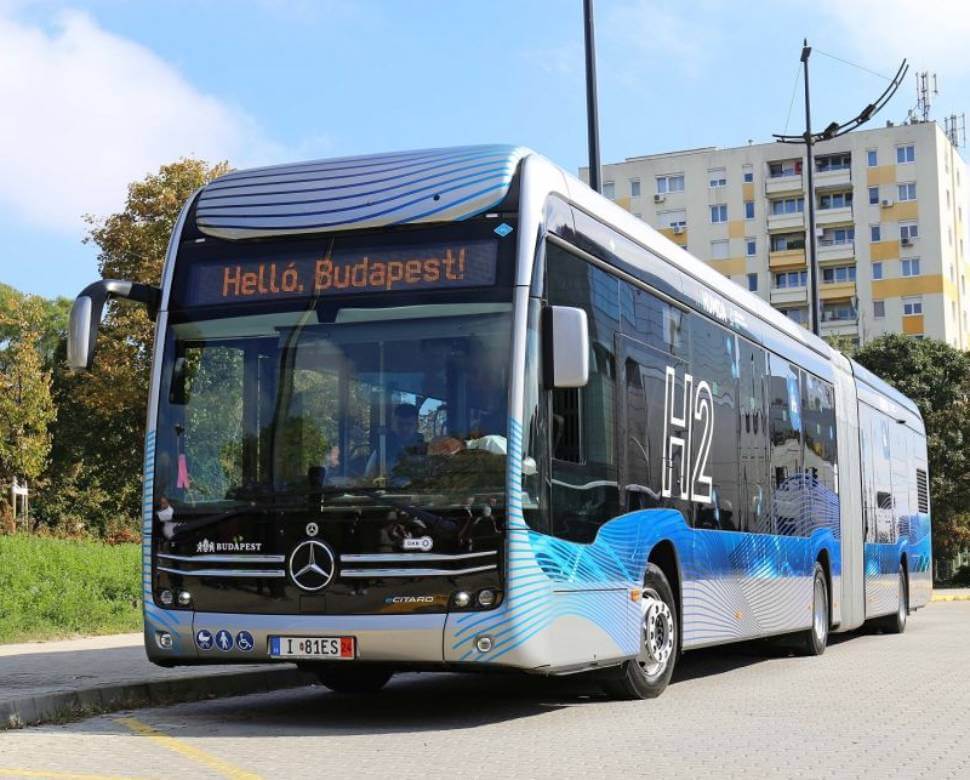 Budapest Welcomes New Hydrogen-Powered Buses for Testing - BudAPPest