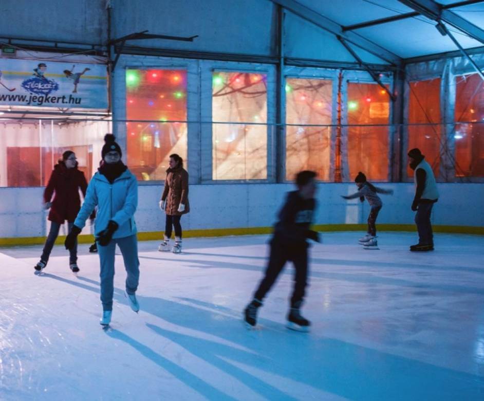 Budapest's First Ice Rink of the Season Opens at Széna Square - BudAPPest